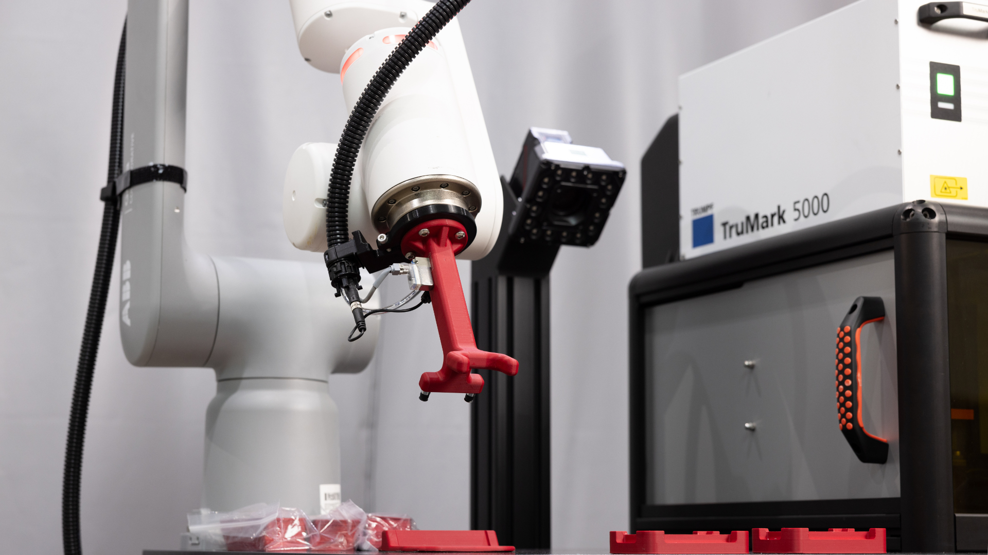 Andrews Cooper - Robotic Display Cell - Automate Show 2024